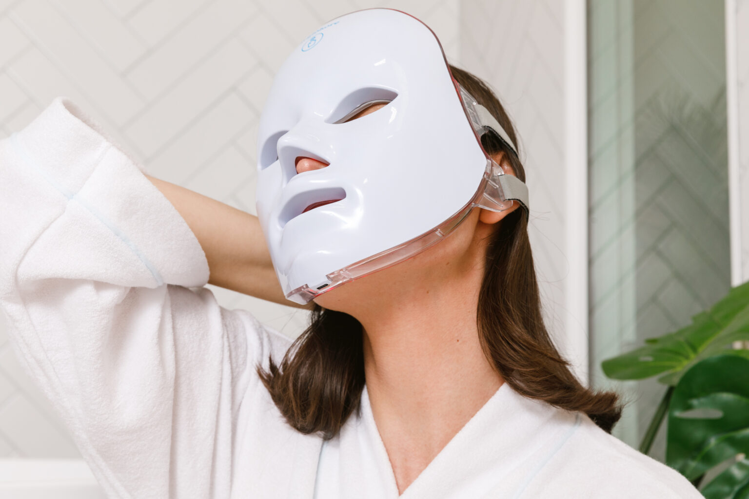 Honest Review: I Used the Glokore LED Light Therapy Mask for 30 Days ...